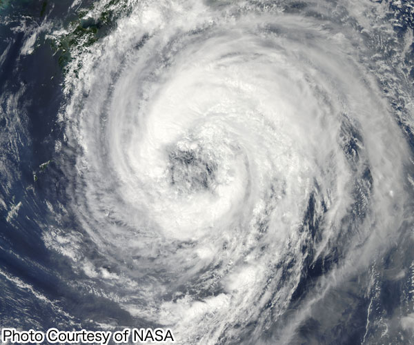 Typhoon Talas (2011-12) bringing rain from West Japan to Hokkaido ...